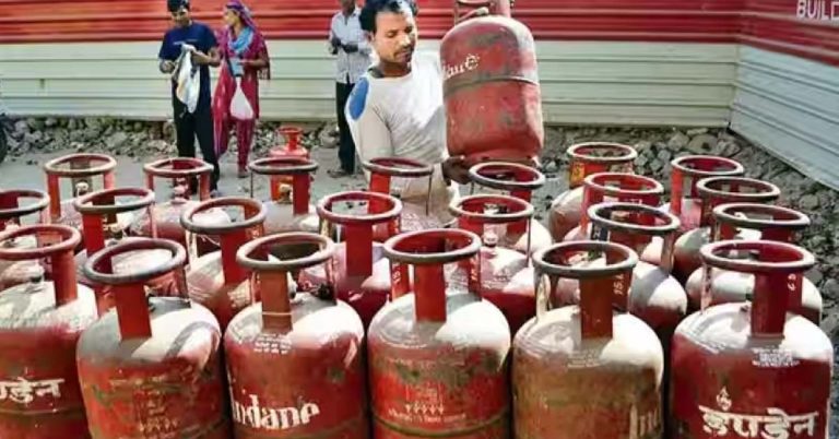 LPG Price Slashed: মধ‌্যবিত্তের মুখে ফুটল হাসি, মাসের শুরুতেই ...