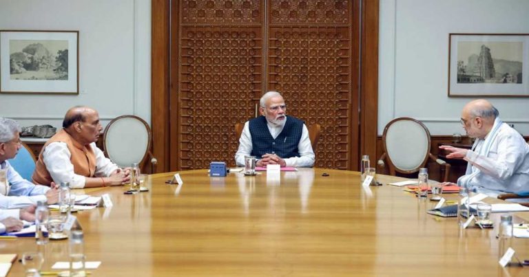 Kashmir Attack: সীমান্ত উত্তপ্ত, বিকেলে অমিত শাহের বৈঠকের পরই বড় সিদ্ধান্ত