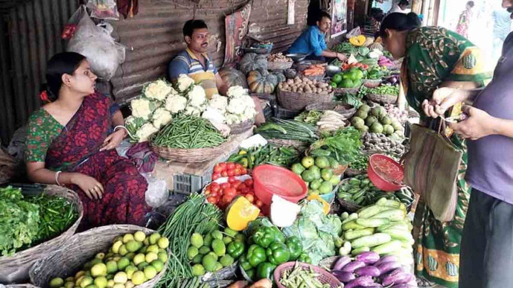 আজ সবজির বাজারে দামের দামের হেরফের